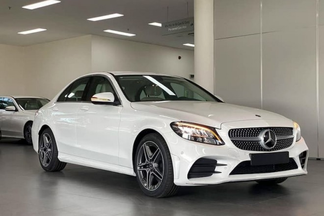 4 Điều Phải Biết Về MERCEDES C 180 AMG